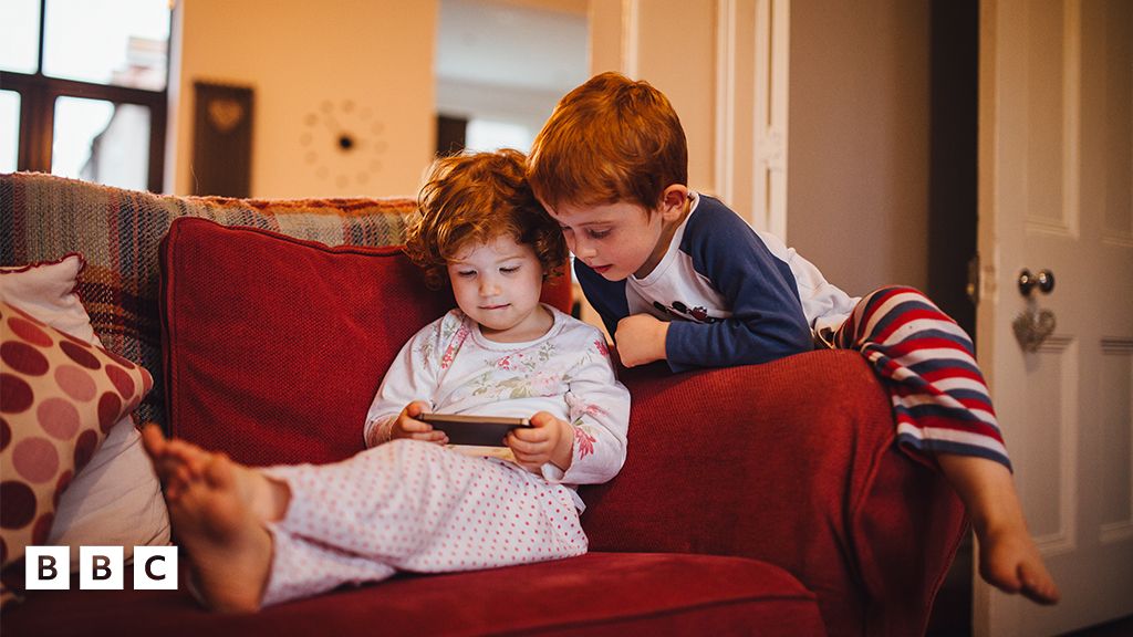 Introducing your toddler to gaming - CBeebies