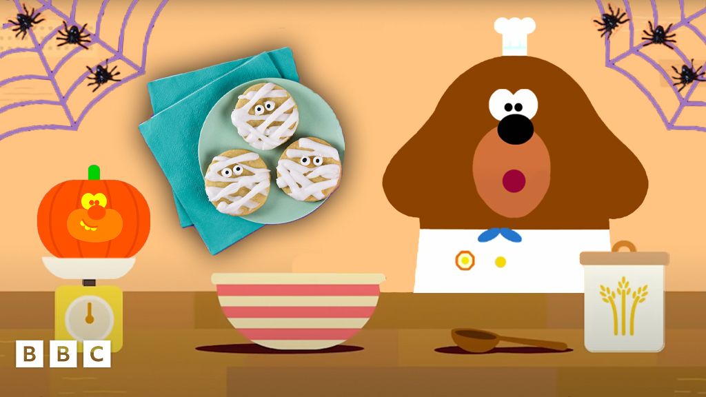Hey Duggee easy cookie recipe for spooky mummy Halloween snacks - CBeebies
