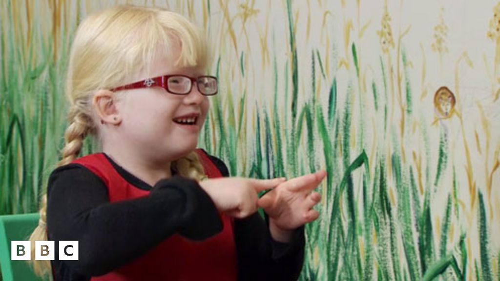 What is Makaton? - CBeebies
