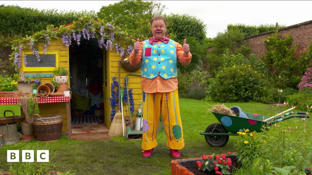 Mr Tumble and the Fabulous Fruit - CBeebies