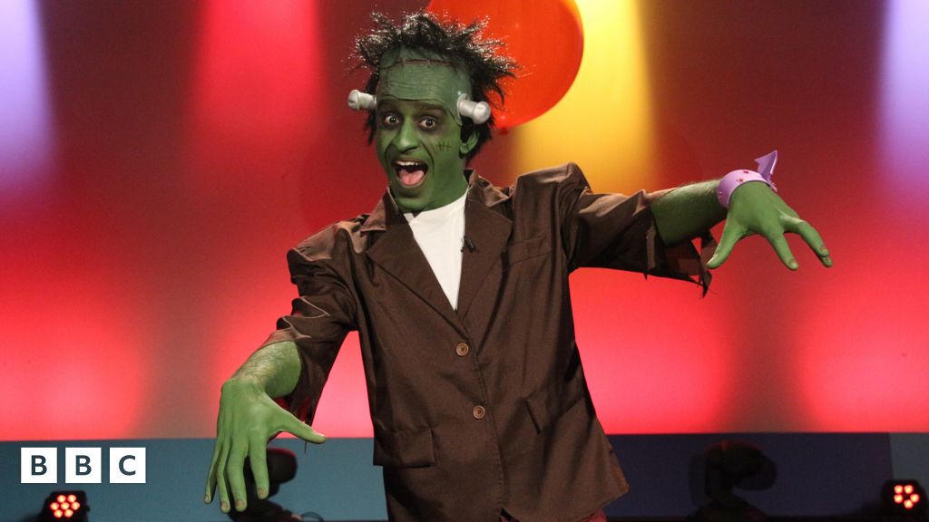 Learn Halloween party monster shuffle dance move for kids - CBeebies