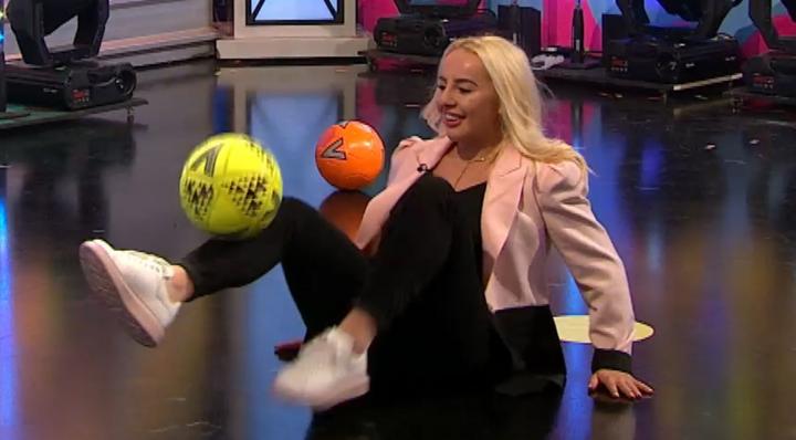 Football Freestyle Liv Cooke shows Harpz Kaur some skills - CBBC - BBC