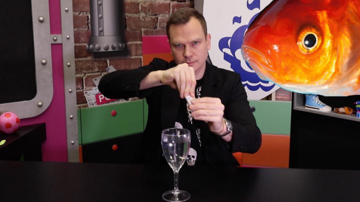 Wow your friends with an awesome magic trick - CBBC - BBC