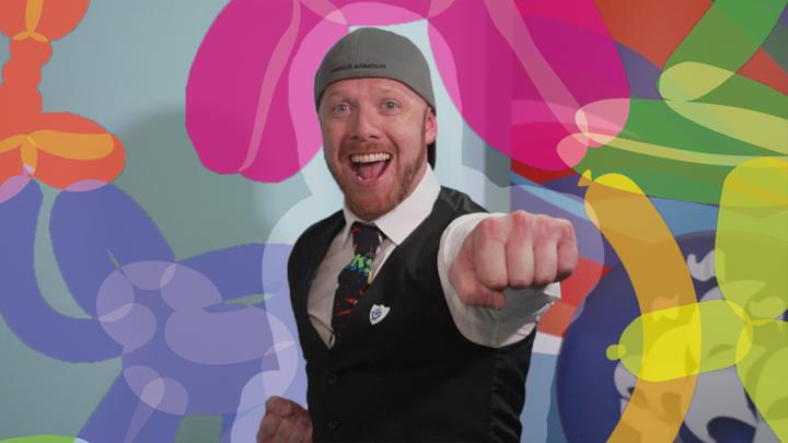 Balloon Master Ryan Tracey makes awesome animals - CBBC - Blue Peter ...