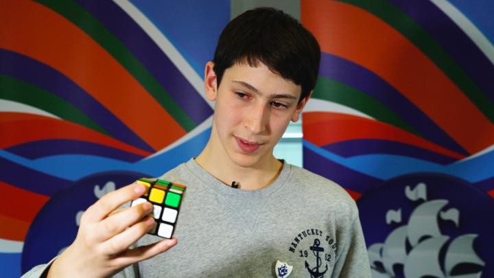 Speedcube solved three ways - CBBC - BBC