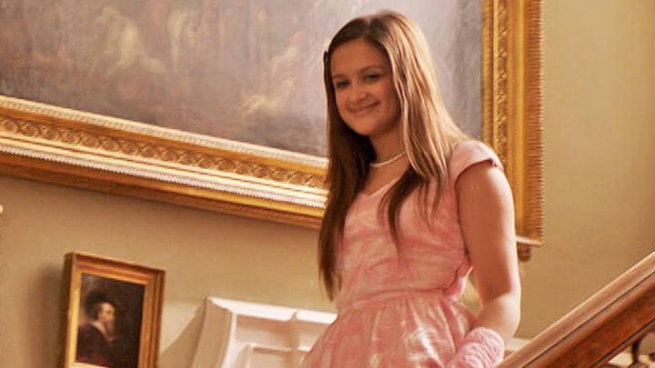 Carmen feels like a Princess! - CBBC - BBC