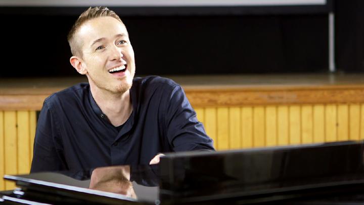 Get top tips for singing 'Elastic Heart' - CBBC - BBC