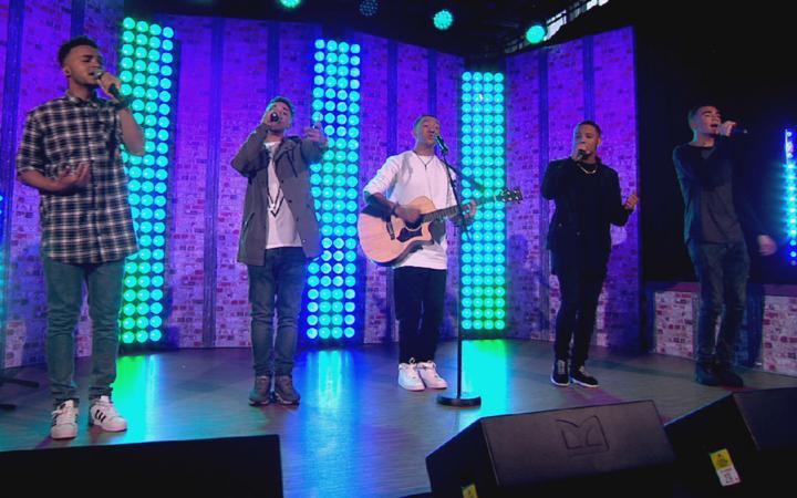 MiC LOWRY perform Tuxedo - CBBC - BBC