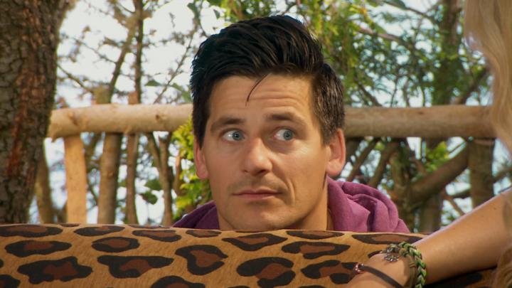 An alien has landed! - CBBC - BBC