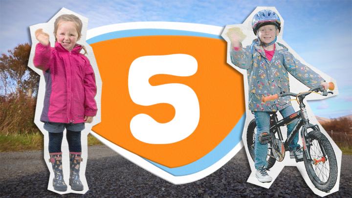 Five ideas for outdoor family fun - CBeebies - BBC