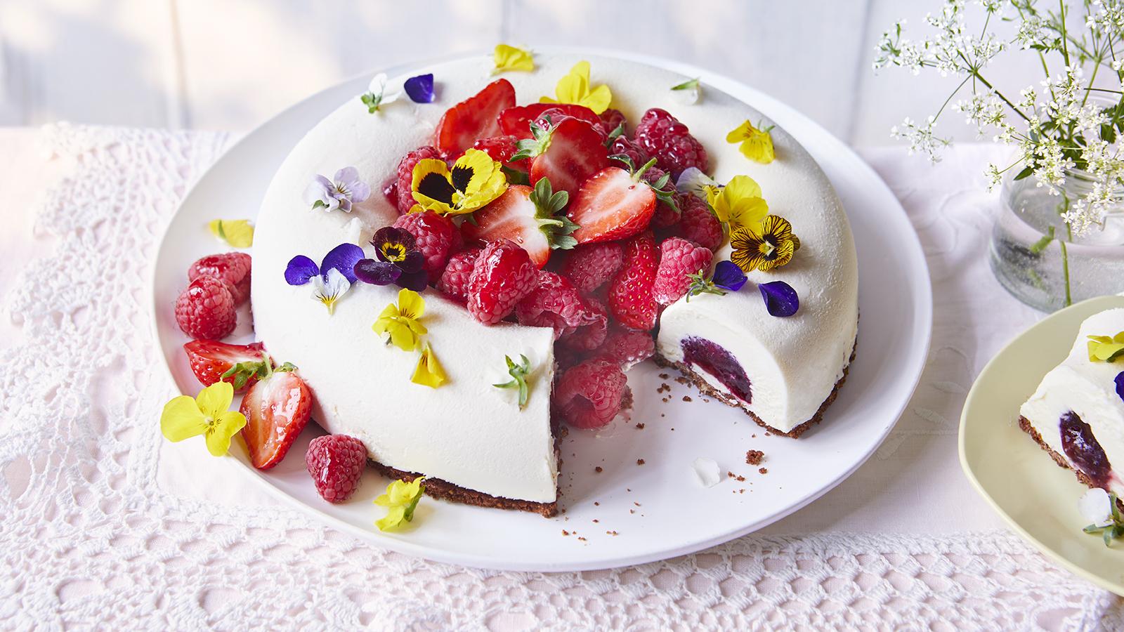 Nigella's white chocolate cheesecake recipe - BBC Food