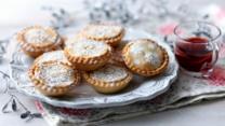 Mini mincemeat cakes recipe - BBC Food