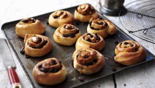 Chelsea buns recipe - BBC Food