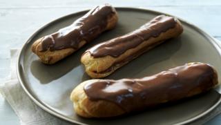 Dark chocolate éclair recipe - BBC Food