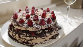 Pavlova recipes - BBC Food