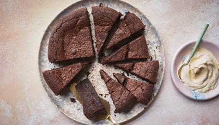 Low-fat chocolate sponge cake recipe - BBC Food
