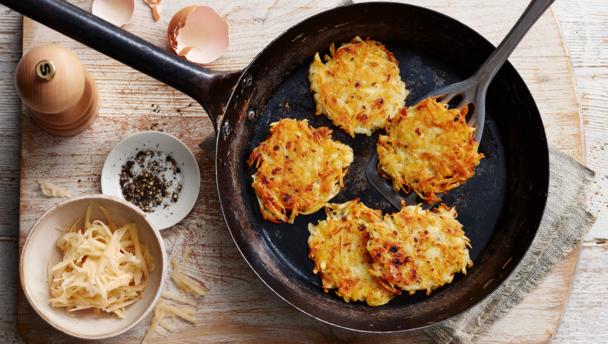 Crisp bacon rosti with fried eggs recipe - BBC Food