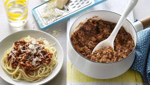 How To Make Spaghetti Bolognese Recipe Bbc Food