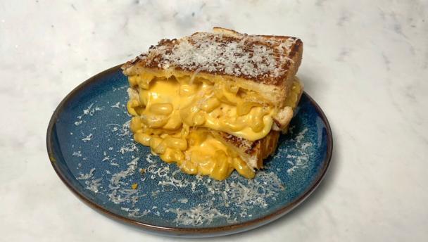 Mac 'n' cheese toastie recipe - BBC Food