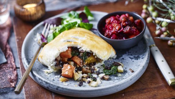 Mini chestnut, apple and spinach Wellingtons recipe - BBC Food