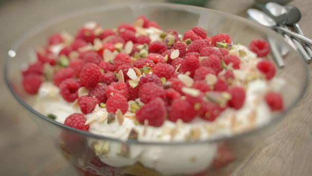 Mary Berry’s trifle recipe - BBC Food
