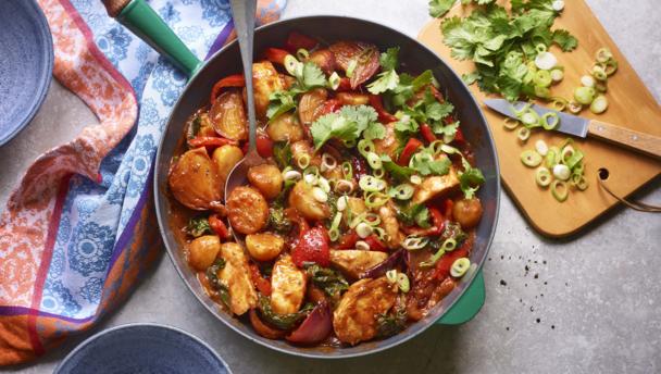 Saag aloo chicken jalfrezi recipe - BBC Food