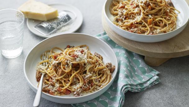 Easy slow cooker spaghetti bolognese recipe - BBC Food