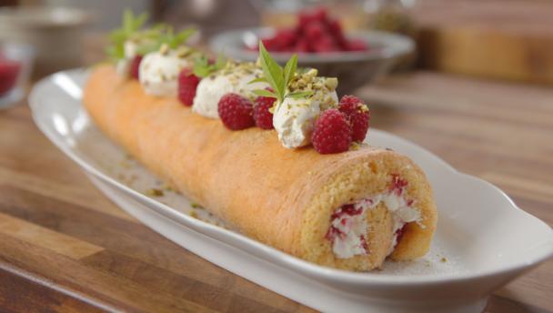 Lemon Swiss roll recipe - BBC Food