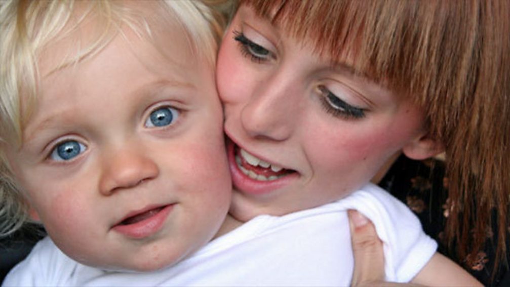 BBC Three - Born Survivors, Series 1, Kizzy: Mum at 14, Kizzy: Mum at 14