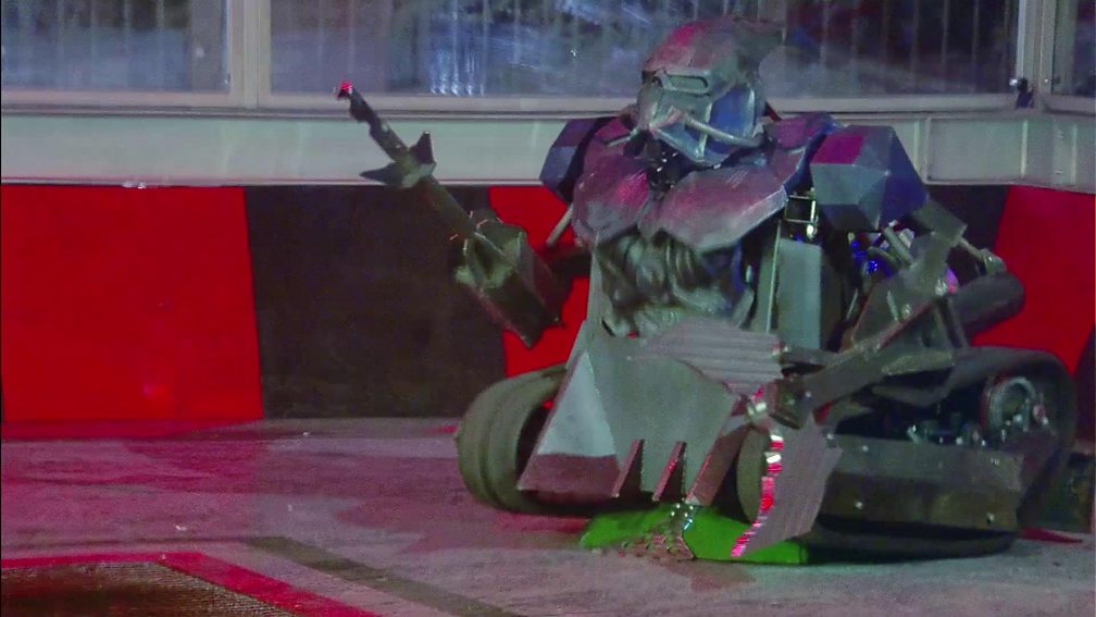 BBC Two - Robot Wars, Series 10, Episode 2, Sir Killalot reveals his secret ability - to sit on you!
