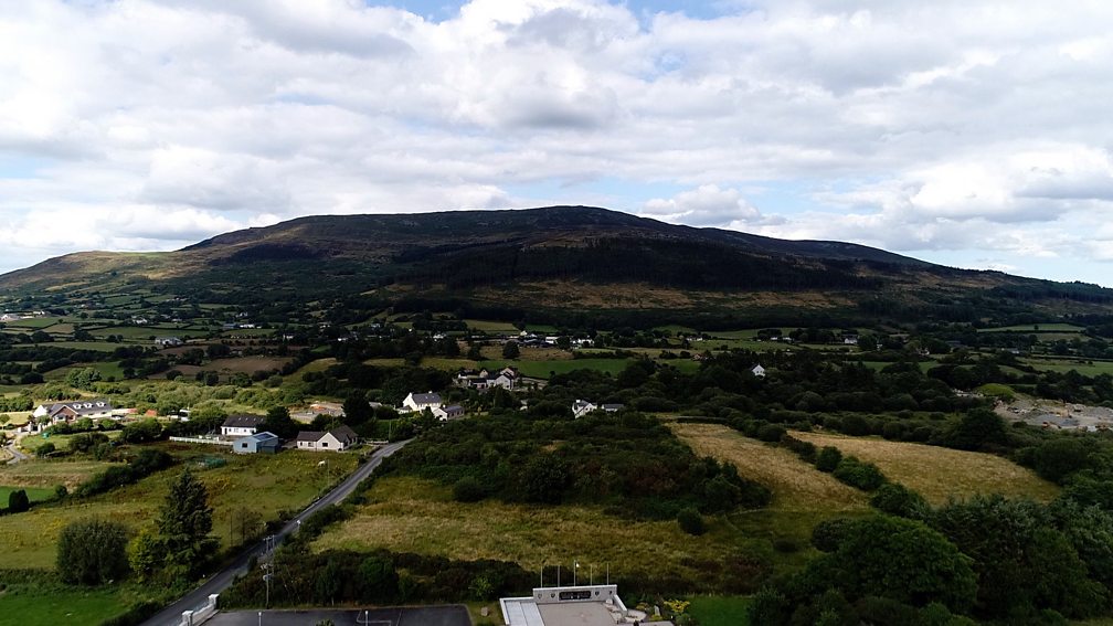 BBC - Radharcanna Rúnda, An Mullach Bán / Mullaghbawn le Bláithín Mhic ...