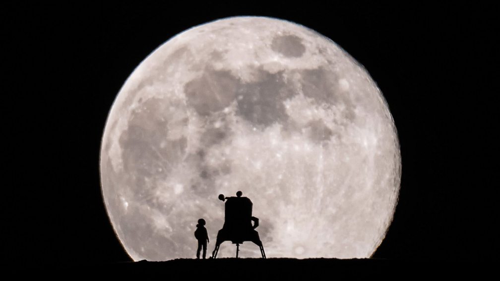 BBC Two - Moonshot, Capturing the perfect shot of the moon
