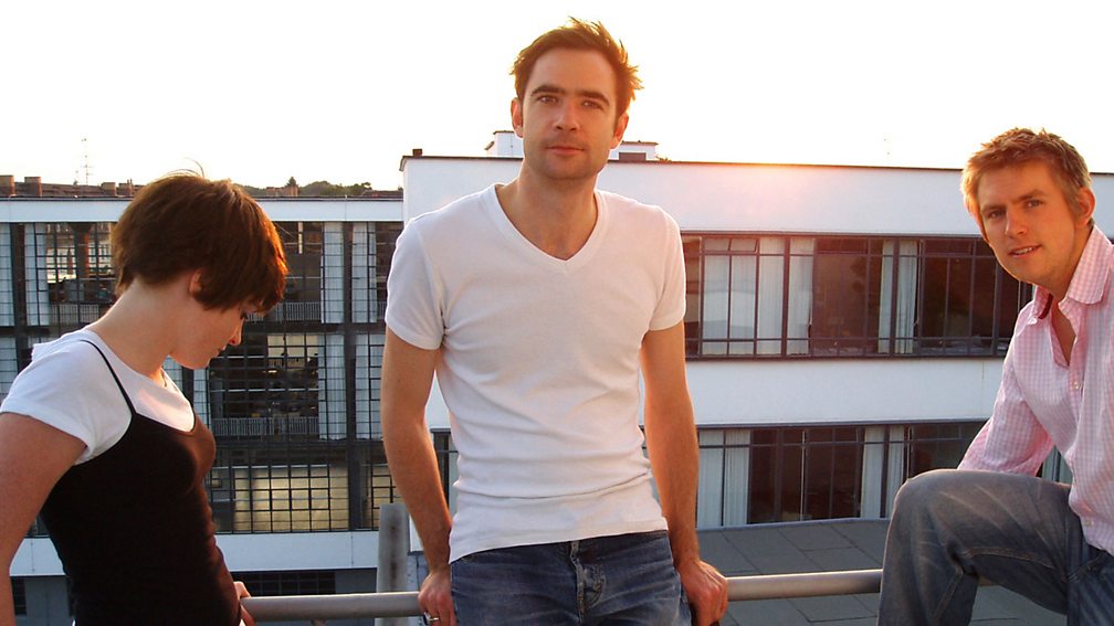 BBC Radio Cymru - Gwybodaeth, Bardd Gorffennaf 2019 - Manon Awst