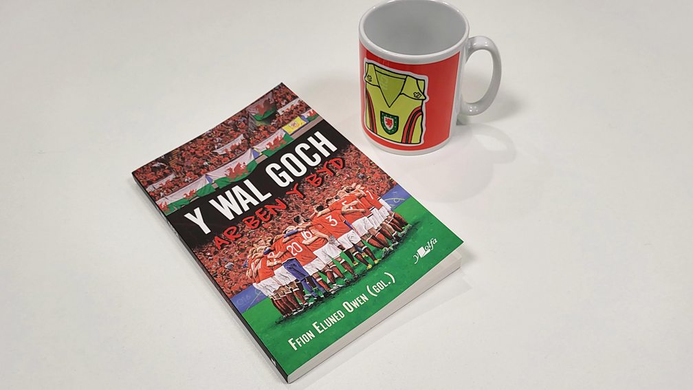 BBC Radio Cymru - Aled Hughes, Y Wal Goch