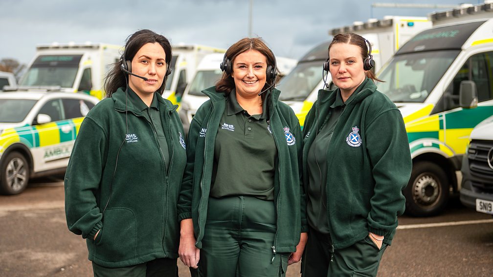 BBC Scotland - Paramedics on Scene