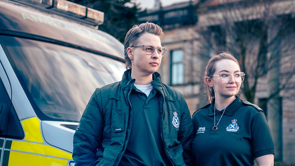 BBC Scotland - Paramedics on Scene