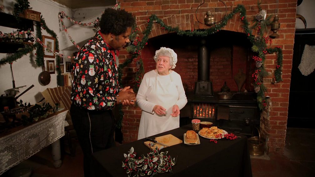 BBC One - Bargain Hunt, Series 73, Kelso 9, Over a 1,000 stitchers ...