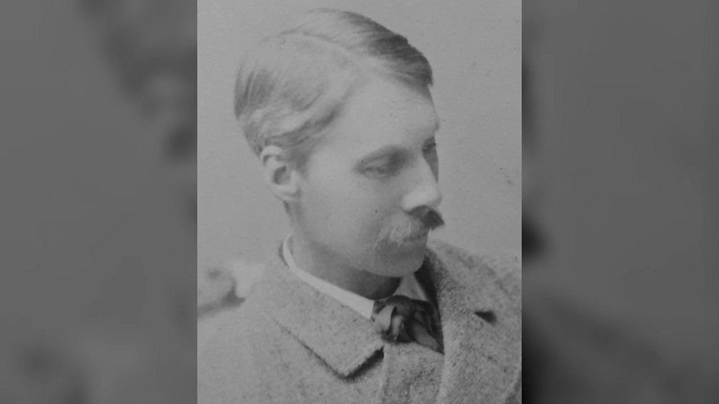 BBC One - Bargain Hunt, Series 73, Kelso 9, Over a 1,000 stitchers ...