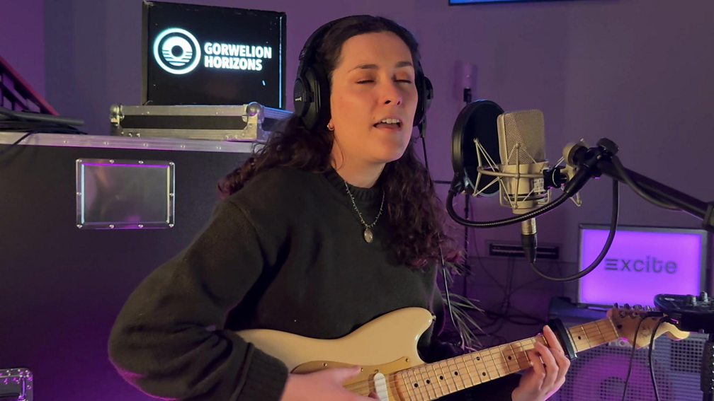 BBC Wales - Horizons, ADJUA - Babe, I Think You're Really Sexy