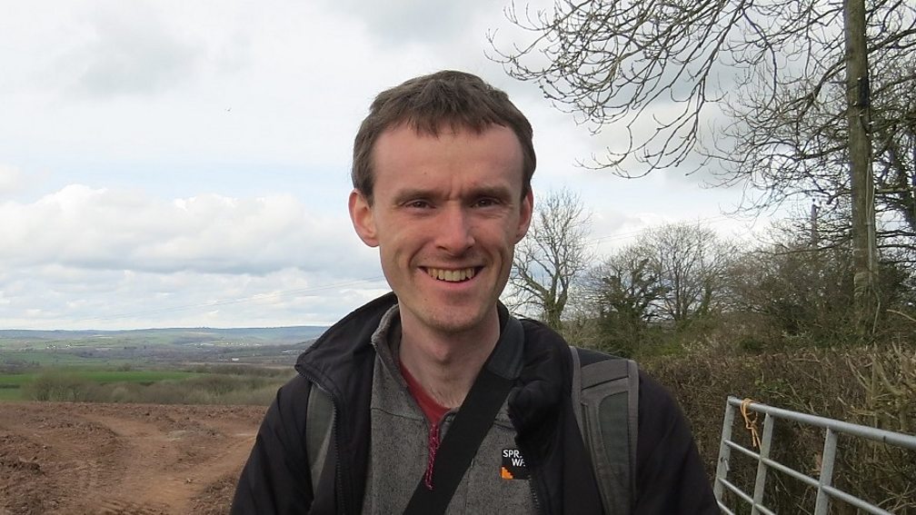 BBC Radio Cymru - Aled Hughes, Caru'r grefft o godi waliau cerrig
