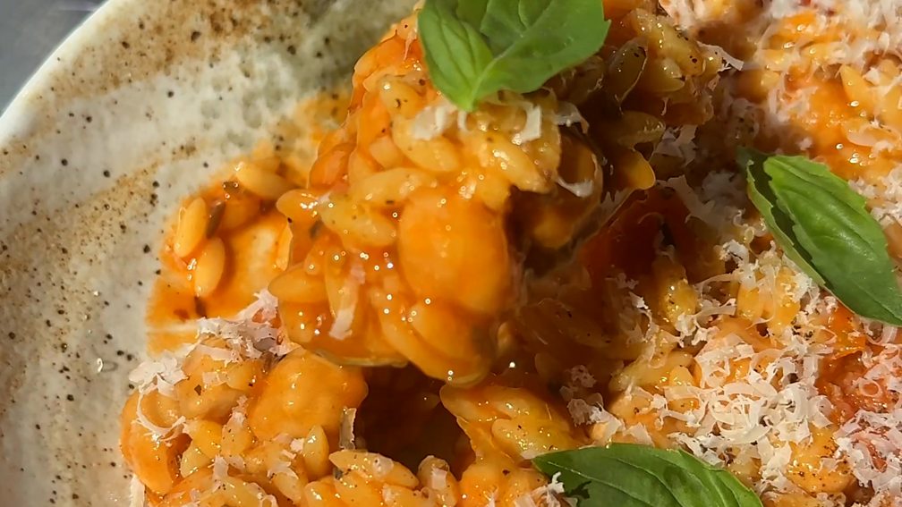 BBC - BBC Food, How to make a béchamel sauce