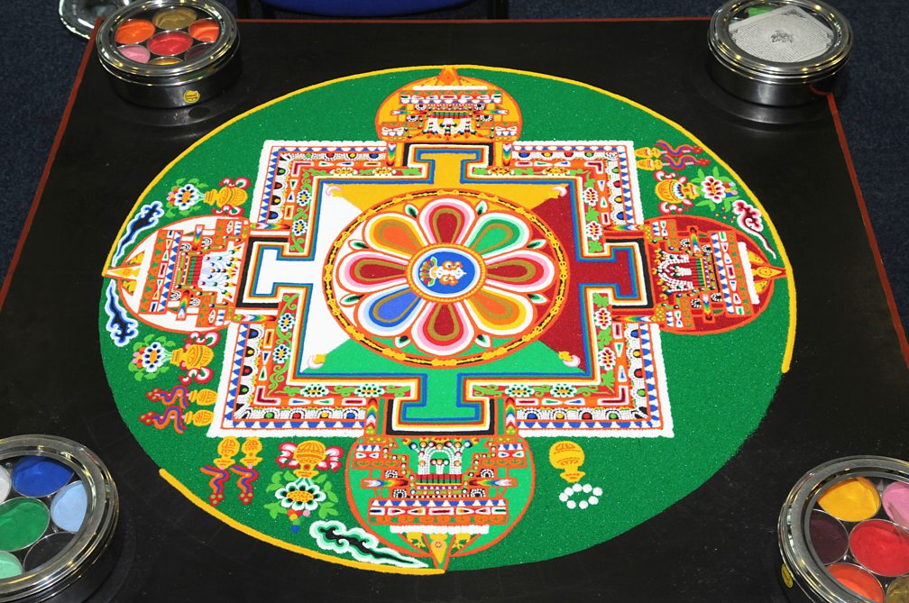 Radial symmetry - Balance - National 5 Art and Design Revision - BBC ...