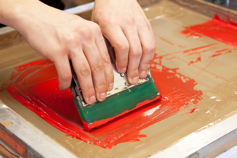 Silkscreen printing - Printing - GCSE Art and Design Revision - BBC ...