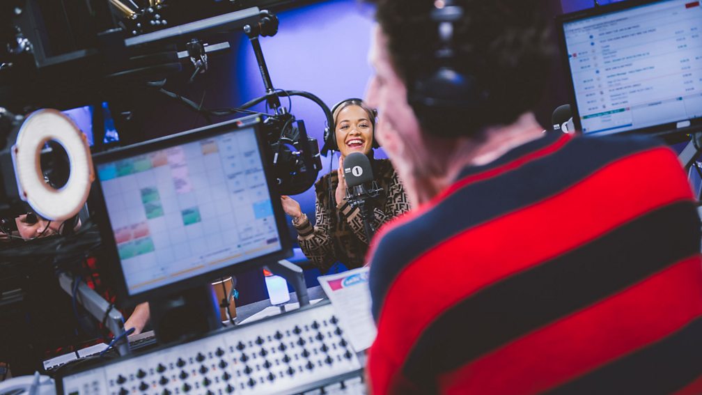 BBC - Here's how your favourite music makes it to the Radio 1 Playlist