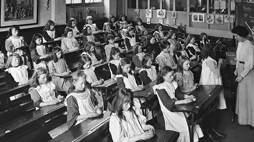 What did women do on the home front in the war? - BBC Bitesize