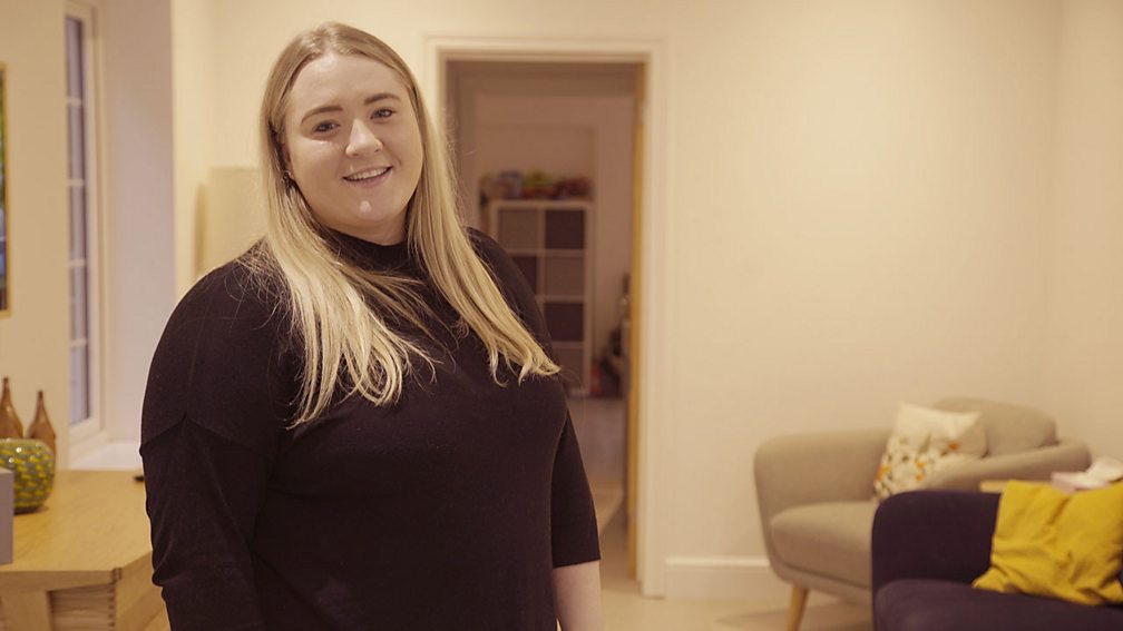 How to become a crèche assistant: Lia's story - BBC Bitesize