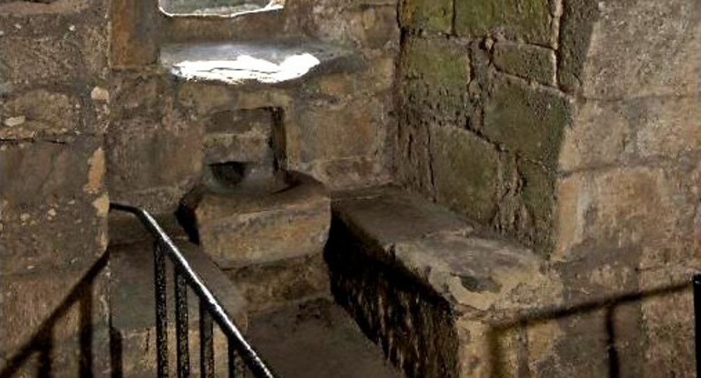 Health and hygiene in a castle - BBC Bitesize