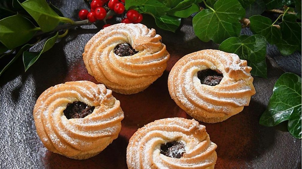 BBC One - Morning Live - Lisa's Biscuit Top Mince Pies