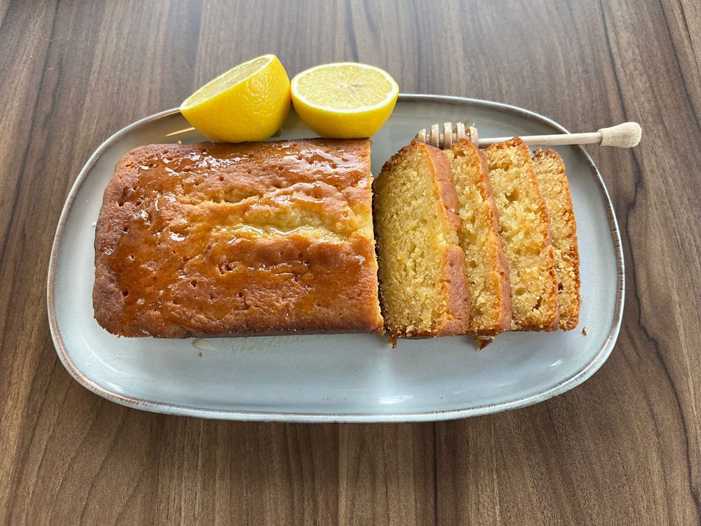 BBC One - Morning Live - Sarah's Lemon Drizzle Cake