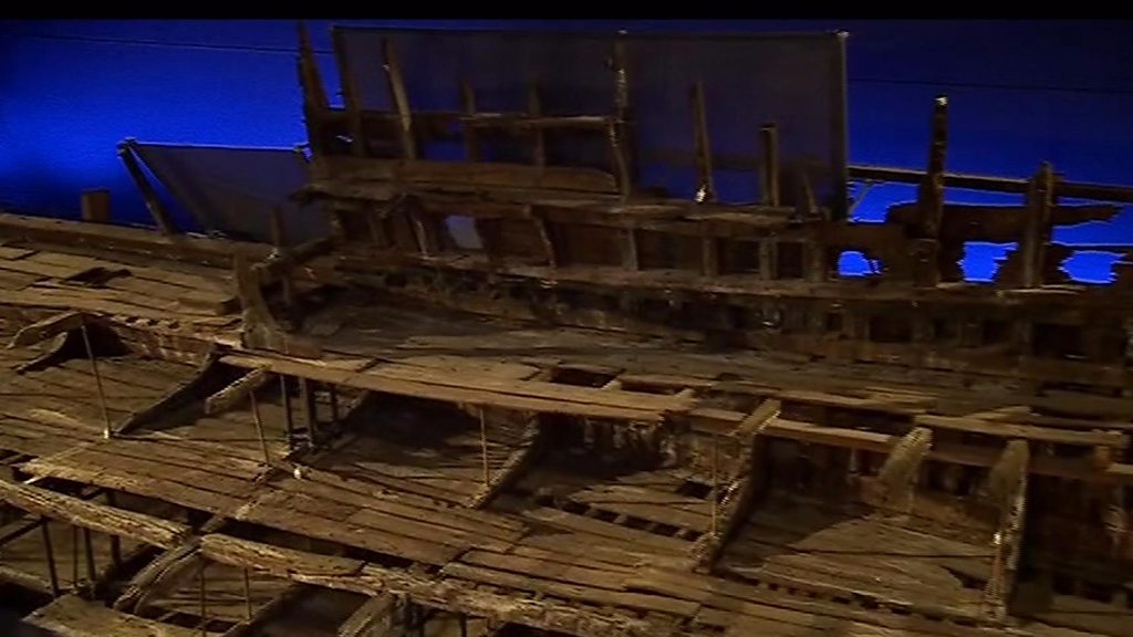 Mary Rose warship: Full view revealed after museum revamp - BBC News